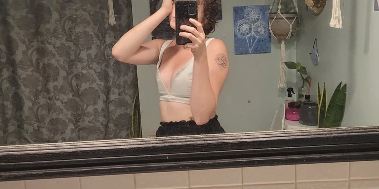 Desiree OnlyFans | @desi_dezzz review (Leaks, Videos, Nudes)